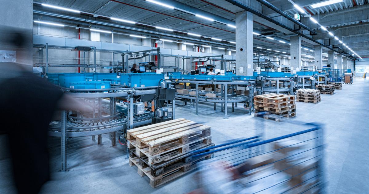 Automated warehouse solutions for retail industry | viastore SYSTEMS